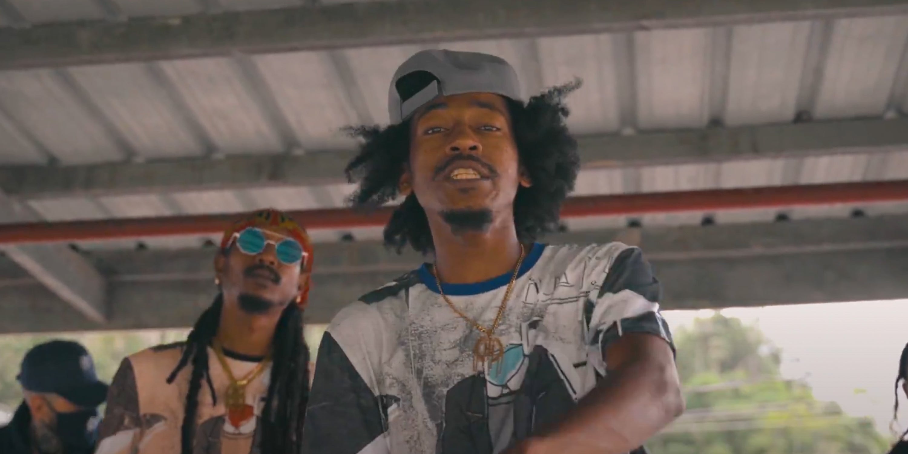 Jahllano x Rheon Elbourne - Outside on our own Le clip officiel de Hi ...