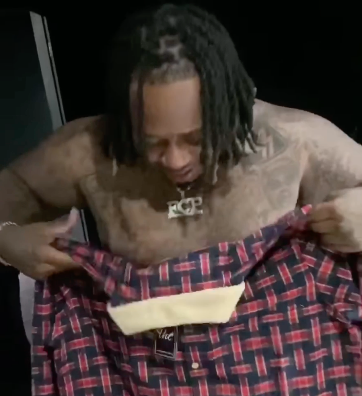 Chucky Trill unpacking THC care package!! – hideout